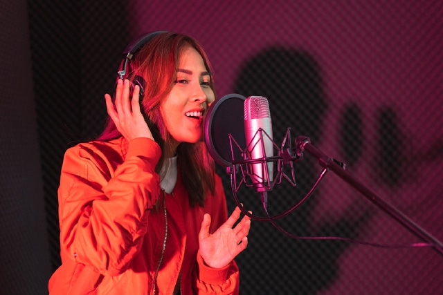 Expanding Your Vocal Range: 5 Keys To Reach Your Goal Safely - Studio72